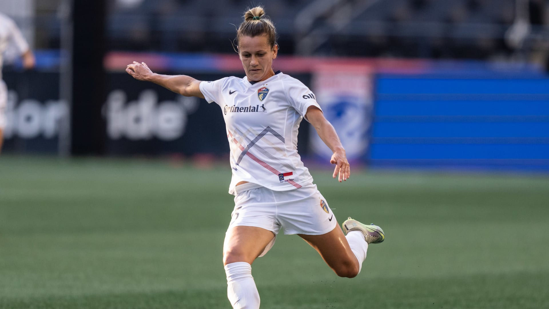 Courage re-sign midfielder Meredith Speck to two-year deal | News - NC ...